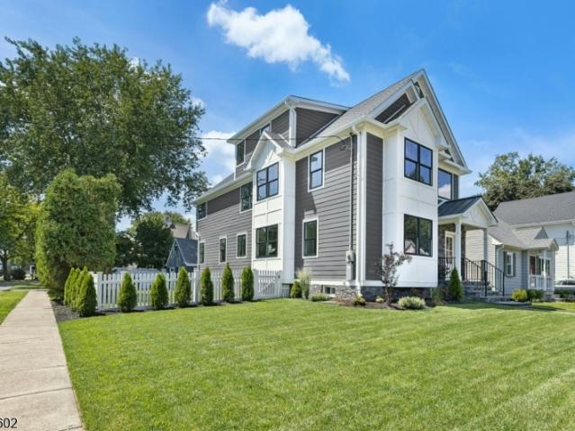 28 Pershing Ave