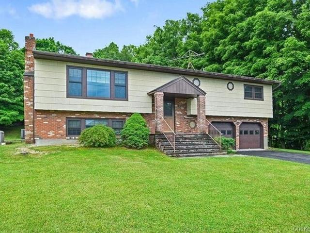 28 Peter Bush Dr, Monroe, NY 10950