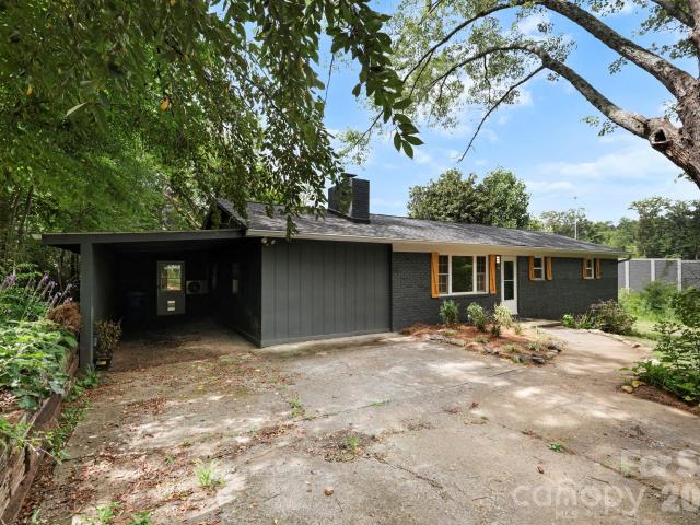 28 Pine Lane
