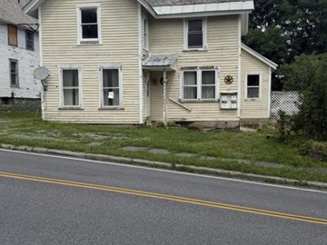 28 Pine St, Granville, NY 12832