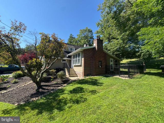 28 Pine Way