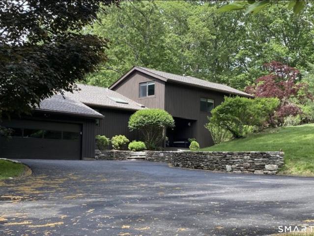 28 Pony Trail Rd, Stamford, CT 06903
