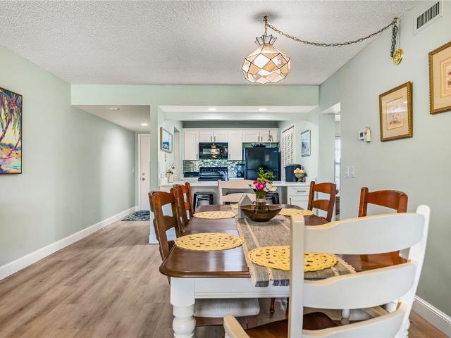 28 Plantation Dr, Unit 204, Vero Beach, FL 32966 | MLS #288535