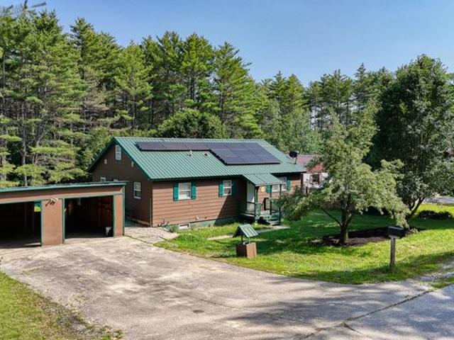 28 Pleasant Hill Dr, Norridgewock, ME 04957
