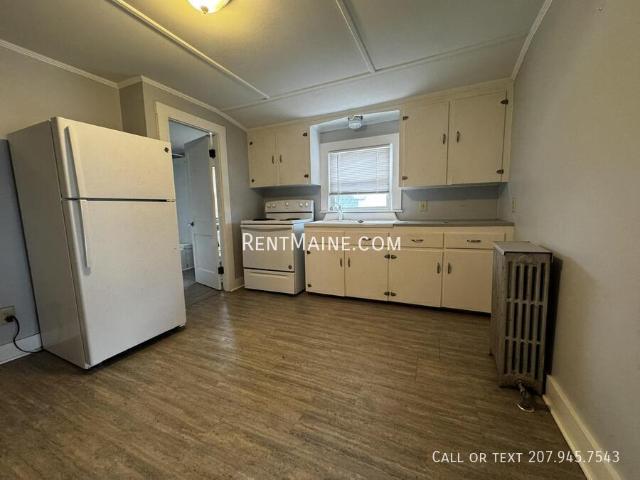 28 Pleasant St. Apt 1 bed, 1 full bath