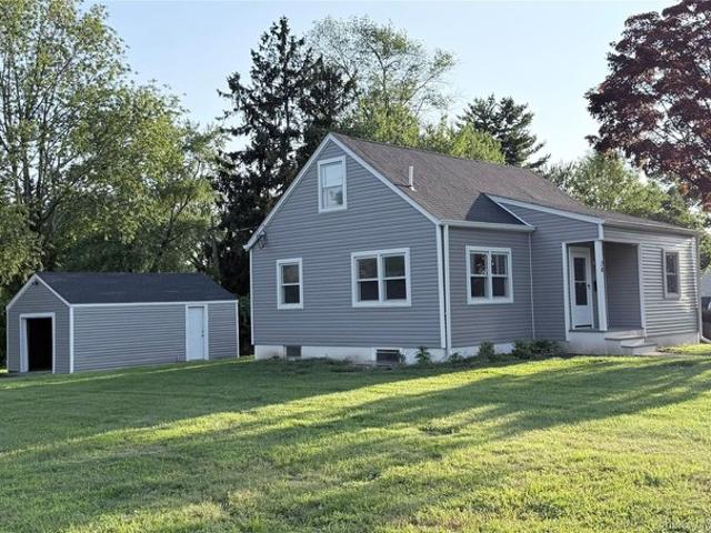 28 Quaspeak Rd, Congers, NY 10920