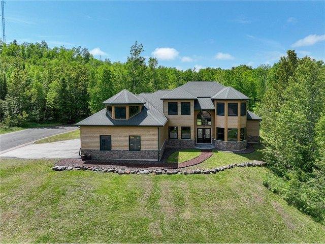 28 Quincy Dr, Silver Bay, MN 55614
