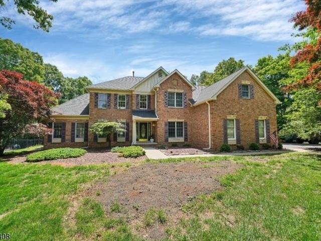 28 Ranney Rd, Washington Township, NJ 07853
