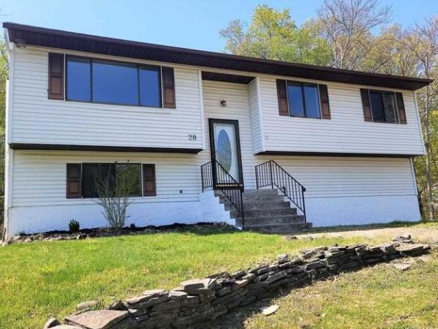28 Raker Rd, Poughkeepsie, NY 12603