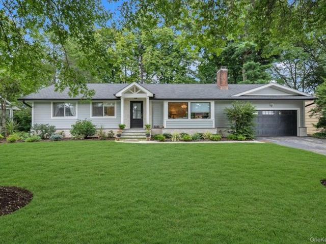 28 Reynolds Rd, Glen Cove, NY 11542