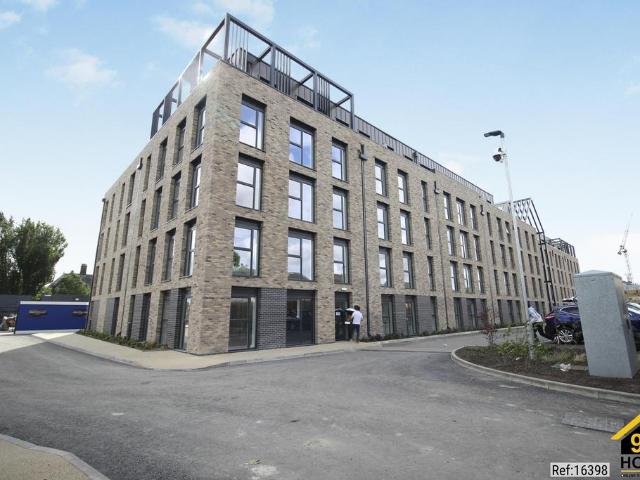 28 Richmond Hill Approach, Leeds. 2 bed flat to rent £1,450 pcm £335 pw