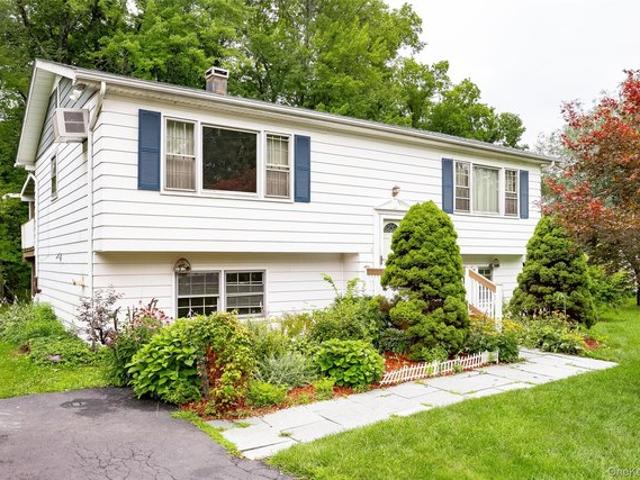 28 Robert Ln, Wappingers Falls, NY 12590