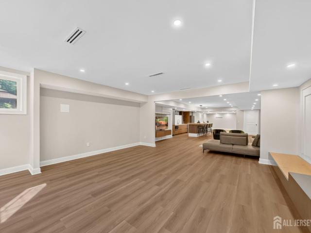 28 Ross Hall Boulevard