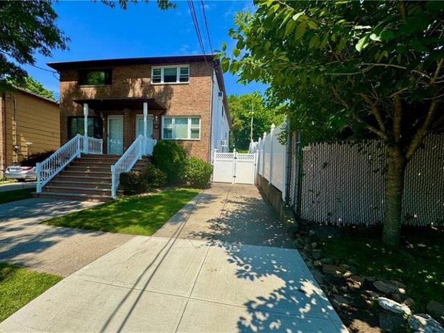 28 S Railroad Ave, Staten Island, NY 10305