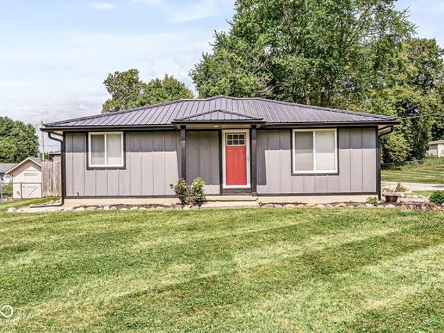 28 S Sugar Creek Dr, New Palestine, IN 46163