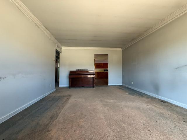 28 S Willow Way