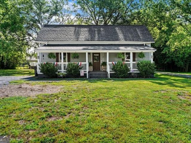 28 School St NE, White, GA 30184