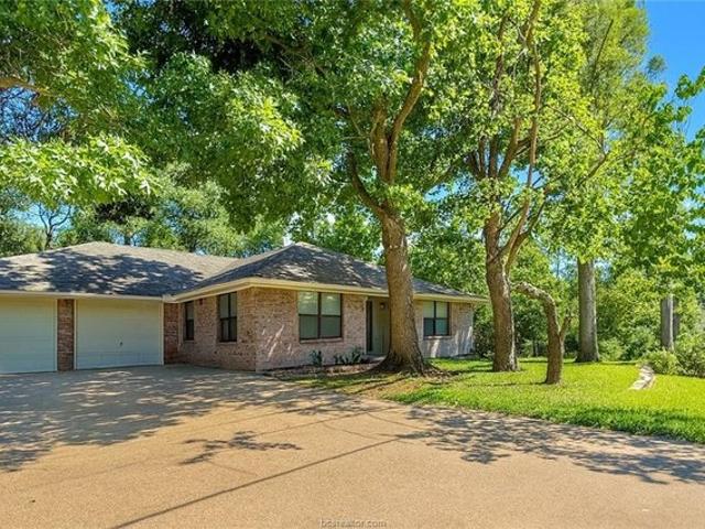 28 Sammy Snead Dr, Hilltop Lakes, TX 77871