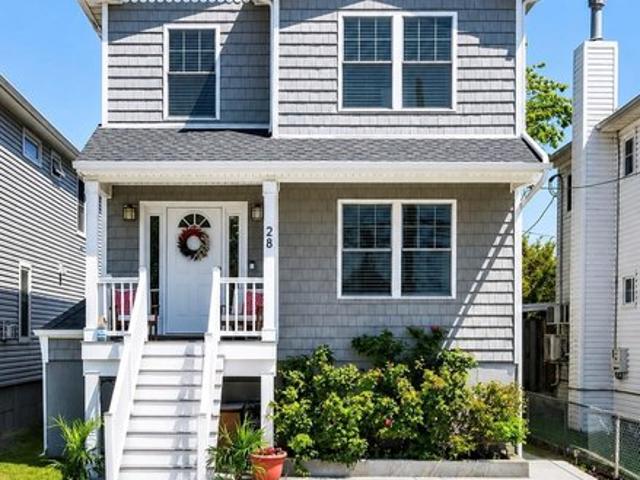 28 Sagamore Rd, Island Park, NY 11558