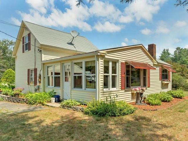 28 Salmon Falls Rd, Rochester, NH 03868