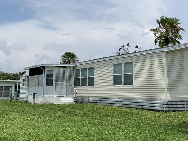 28 SE Flamenco Way, Port Saint Lucie, FL 34952