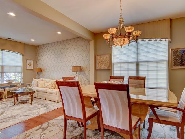 28 Silver Charm Road