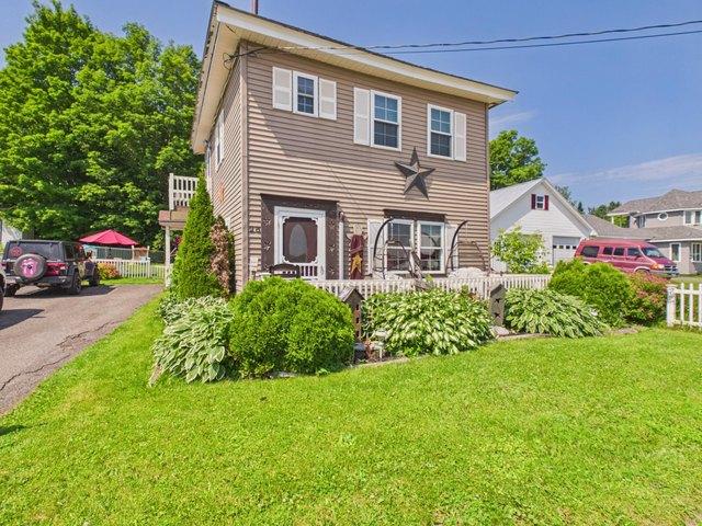 28 Silver St, Mars Hill, ME 04758