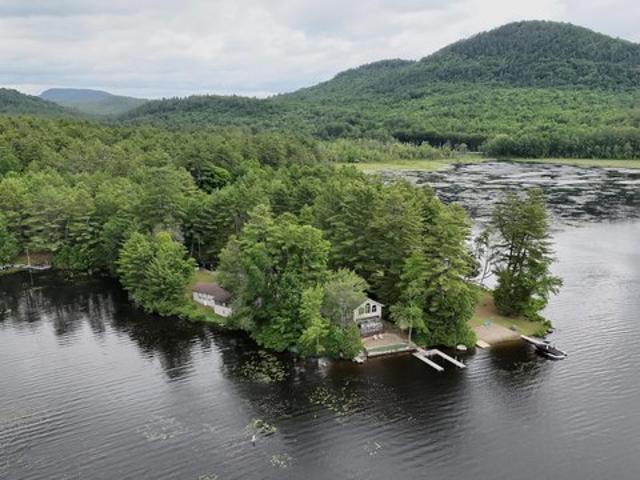 28 Sonoma Point Rd, Chestertown, NY 12817