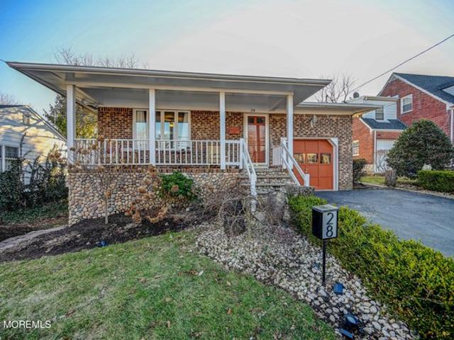 28 Spring St, Freehold, NJ 07728