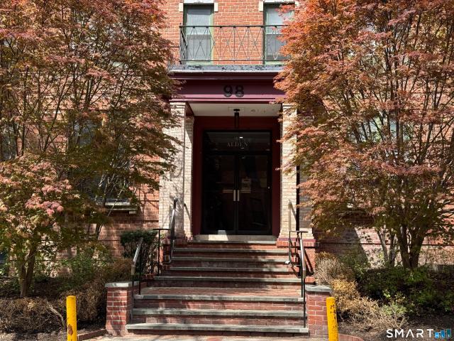 28 Strawberry Hill Ave, Unit 1405B, Stamford, CT 06905 | MLS #24172 | Compass