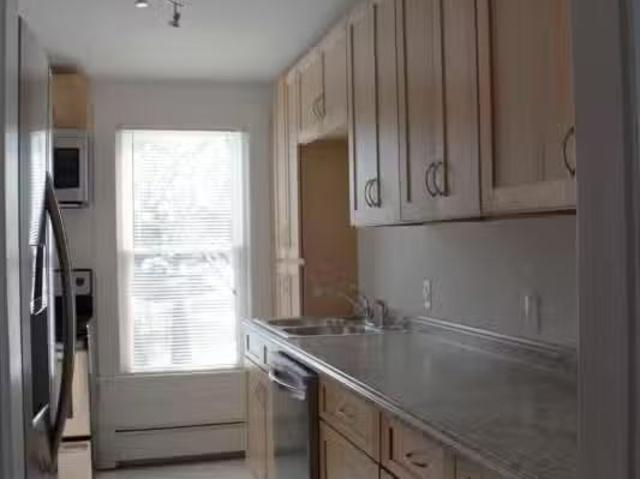 28 Summit St #1, Willimantic, CT 06226