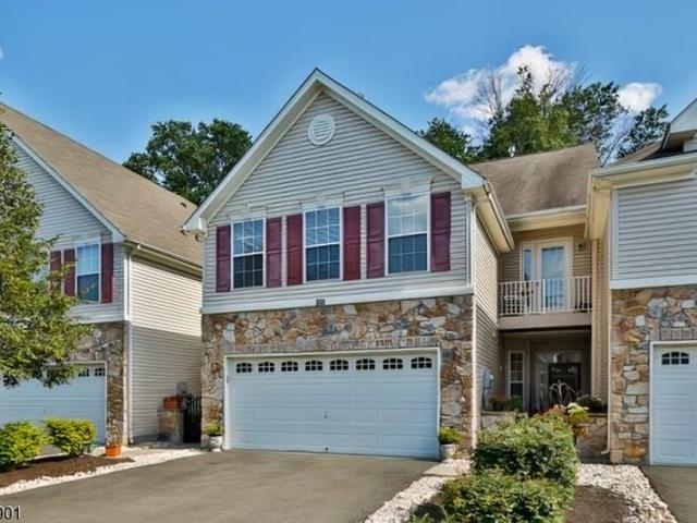 28 Sutton Ct, Hopewell Township, NJ 08534