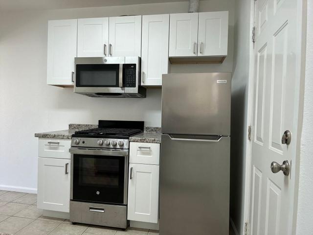 28th St Apartments Studio Apartment for Rent at 4219 W 28th St, Los Angeles, CA 90018 UNNC