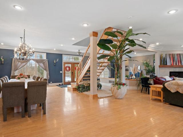 28W280 Oak Creek Court