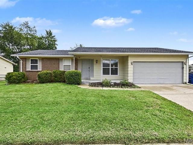 2904 Advance Dr, Florissant, MO 63031