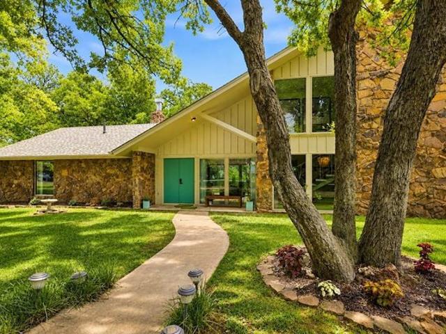 2904 Arrowhead Dr, Edmond, OK 73013