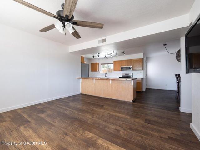 2904 E Edgecliff Dr, Farmington, NM 87402