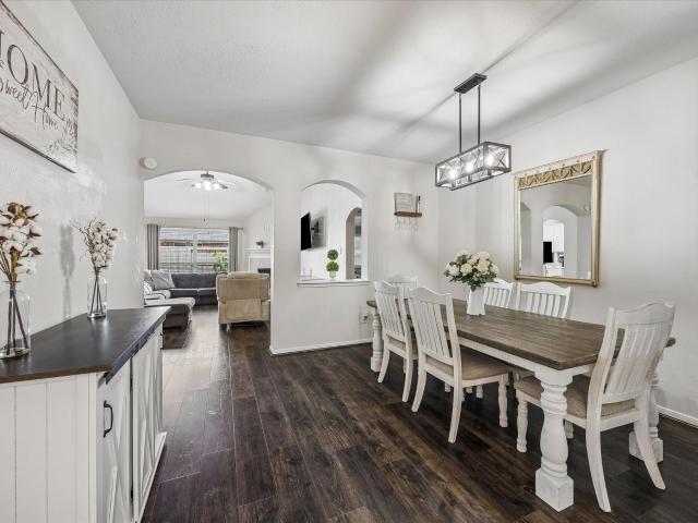 2904 Laurel Brook Lane