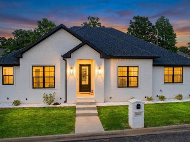 2904 Lismore Ln, Longview, TX 75605