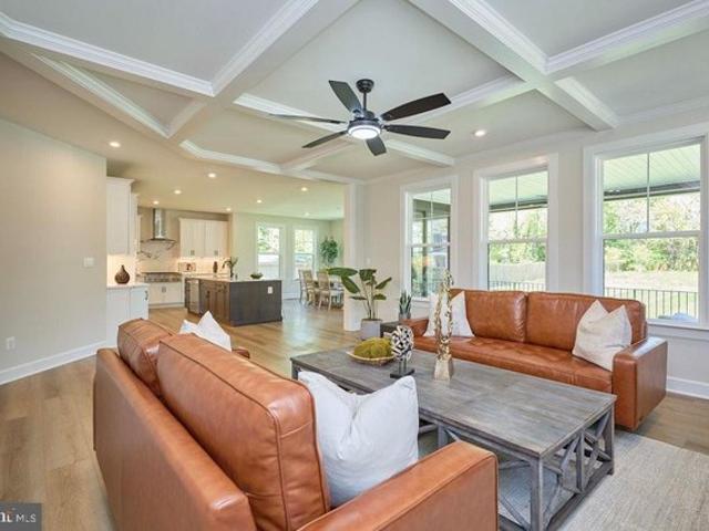 2904 Random Rd, Falls Church, VA 22042
