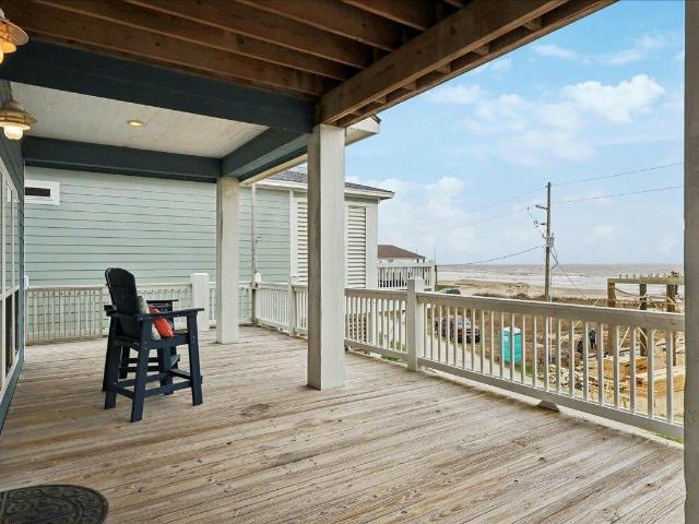 2904 Shady Ln, Crystal Beach, TX