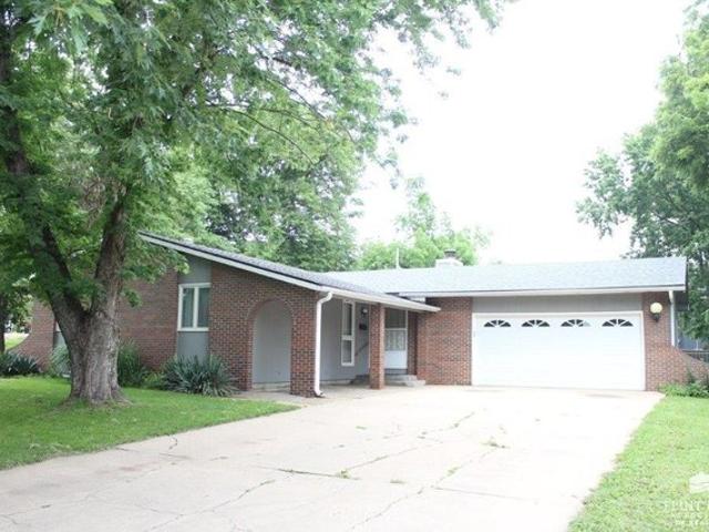 2904 Wayne Dr, Manhattan, KS 66502