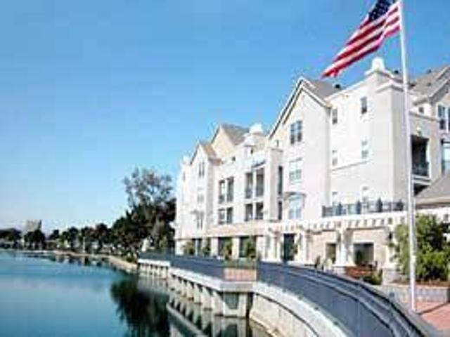 $2904 / 876ft² Pet friendly 1 bdrm with W/D