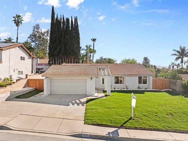 2905 Overland Ct, Highland, CA 92346