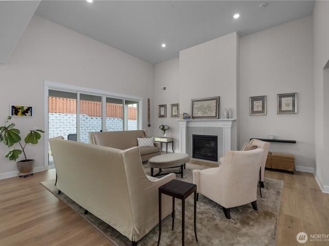 2905 Arrowroot Loop SE
