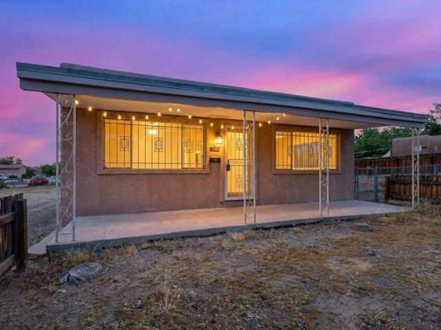 2905 Burton Ave SE, Albuquerque, NM 87106