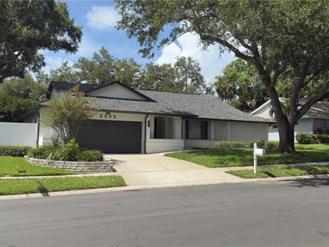 2905 Bluffs Dr, Largo, FL 33770