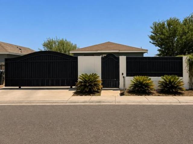 2905 Coventry Dr, Laredo, TX 78046