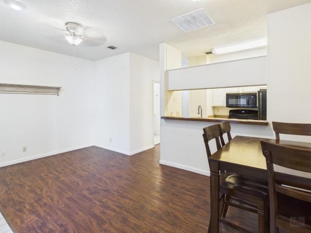 2905 Swisher St # 207