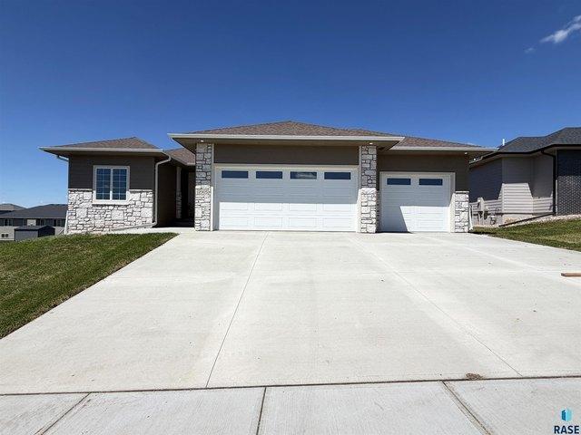 2905 S Dunraven Ave, Sioux Falls, SD 57110